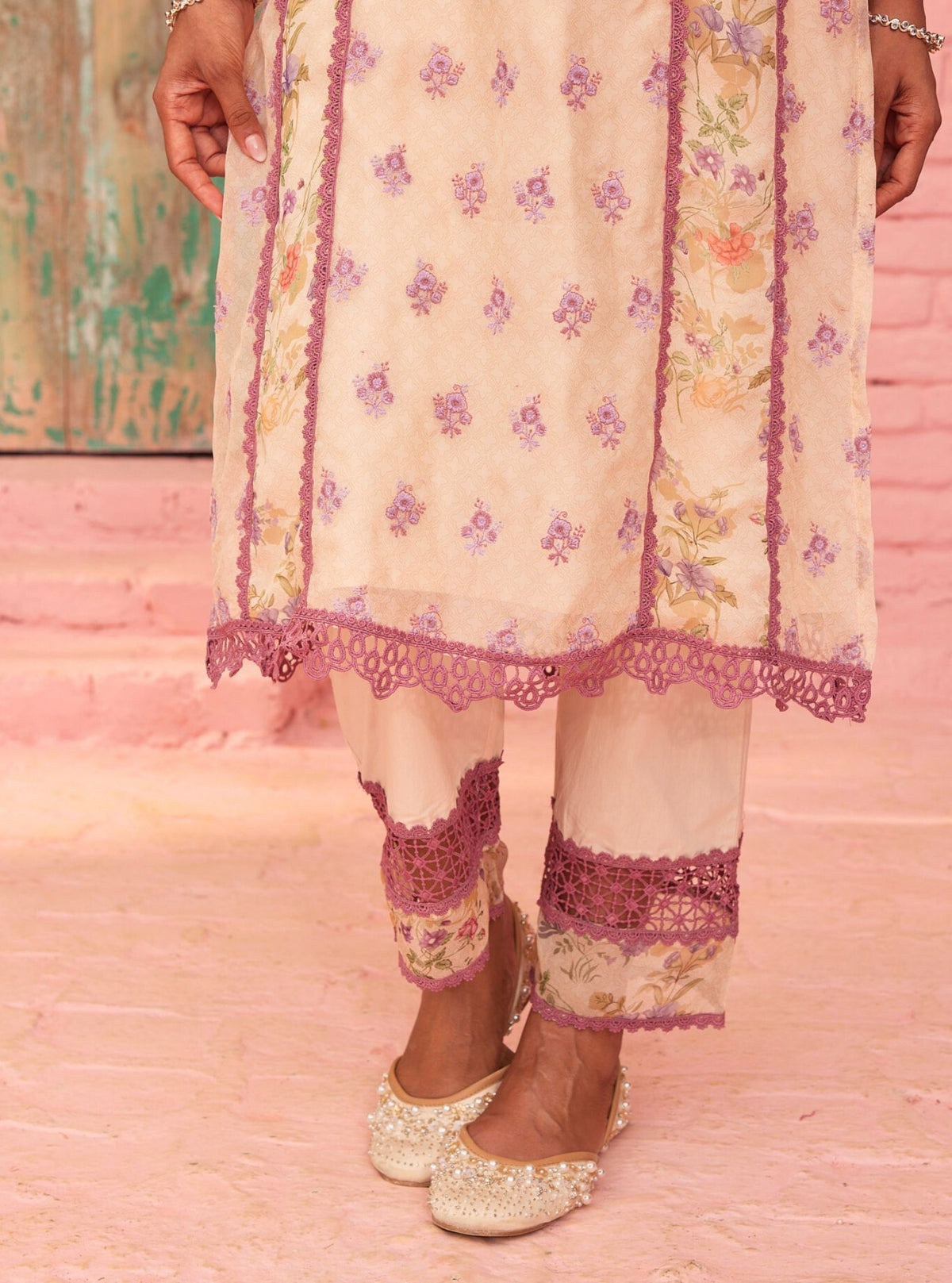 Mulmul Organza Printed Alwen Off White Kurta With Mulmul Cotton Alwen