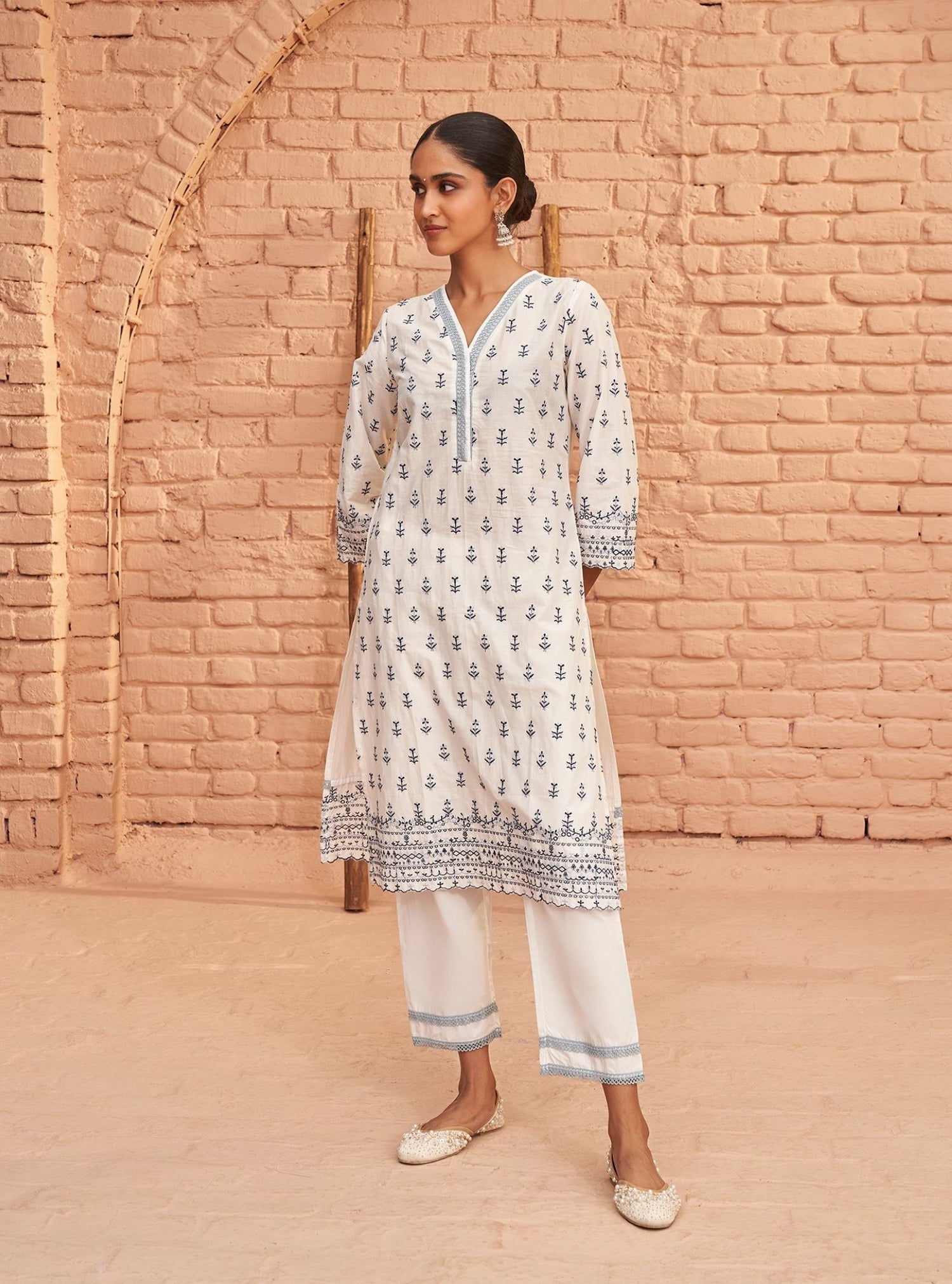 Mulmul Cotton Nyra Off White Kurta With Mulmul Cotton Nyra Off White P