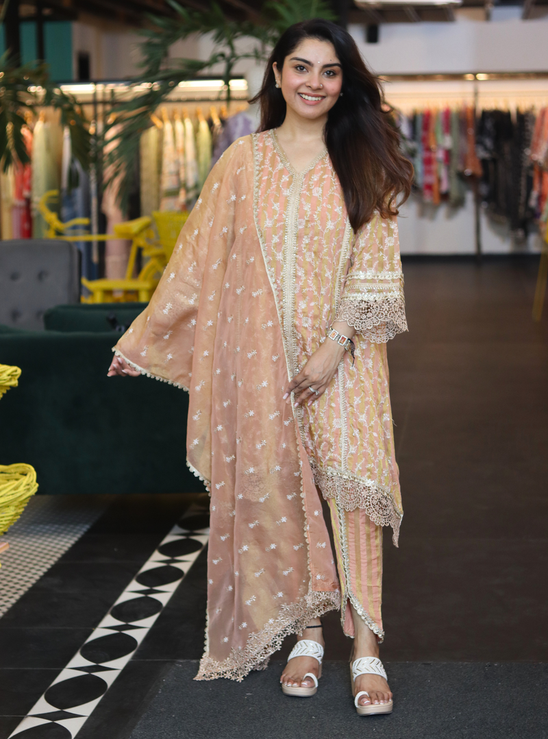 Mulmul Banarsi Caprina Peach Kurta With Mulmul Banarsi Caprina Peach D