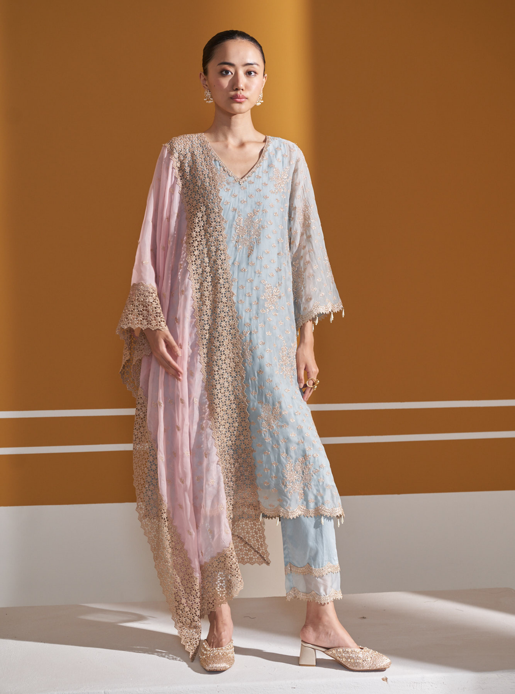 Mulmul Organza Suwanni Light Blue Kurta With Mulmul Organza Suwanni Li