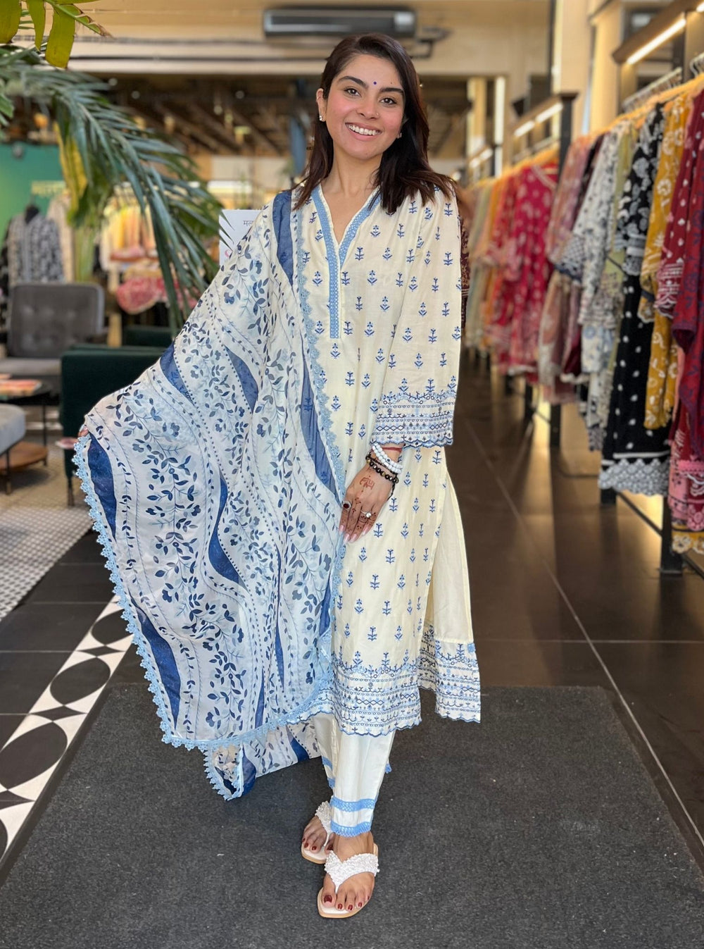 Mulmul Cotton Nyra Off White Kurta With Mulmul Cotton Nyra Off White P