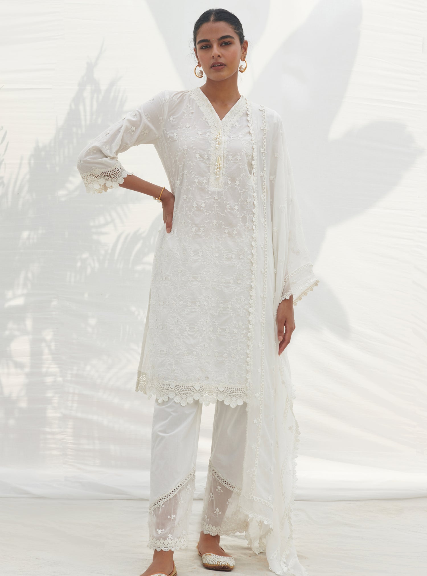 Mulmul Cotton Veliena White Kurta With Mulmul Cotton Applique Organza