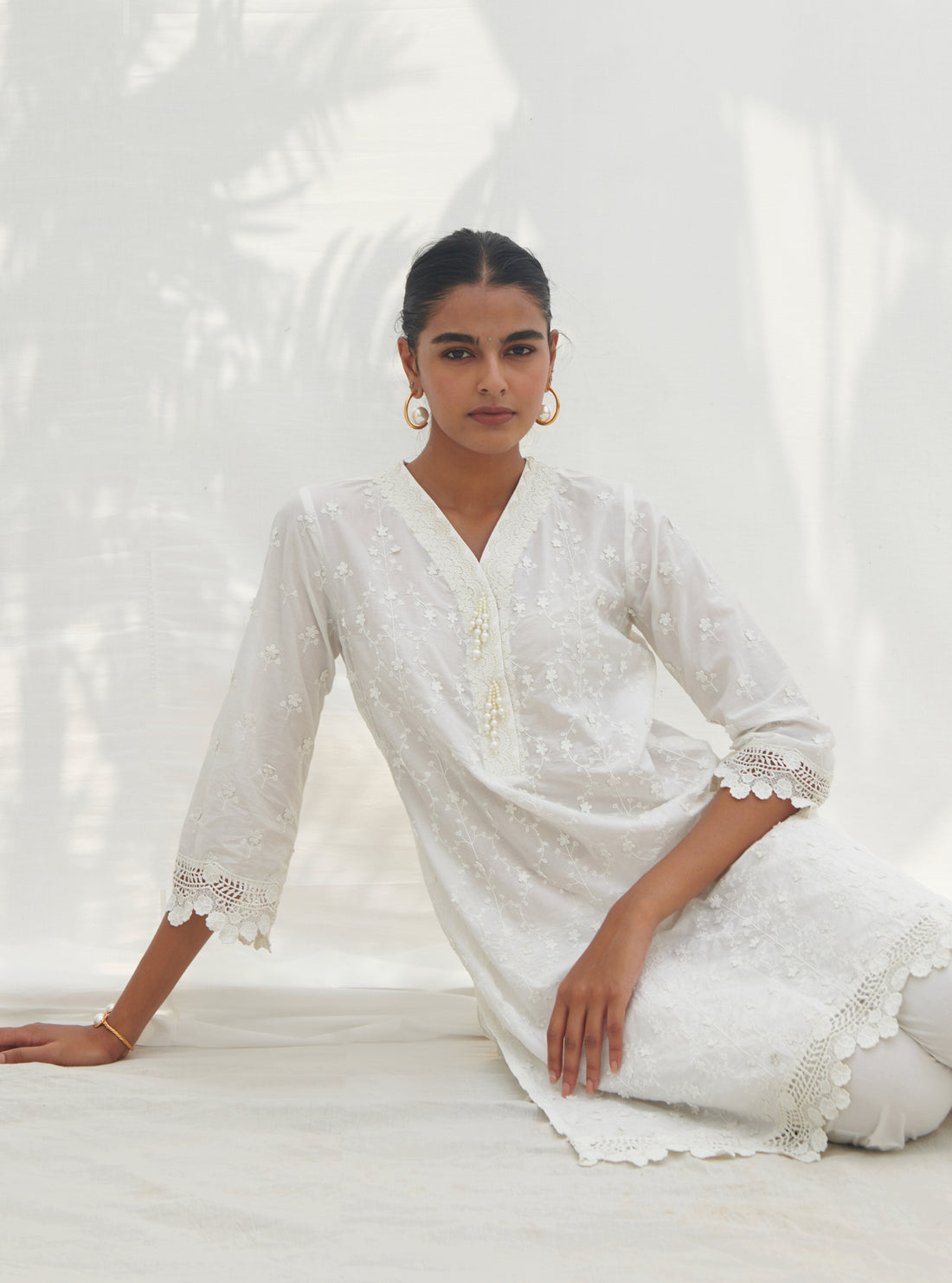 Mulmul Cotton Veliena White Kurta With Mulmul Cotton Applique Organza
